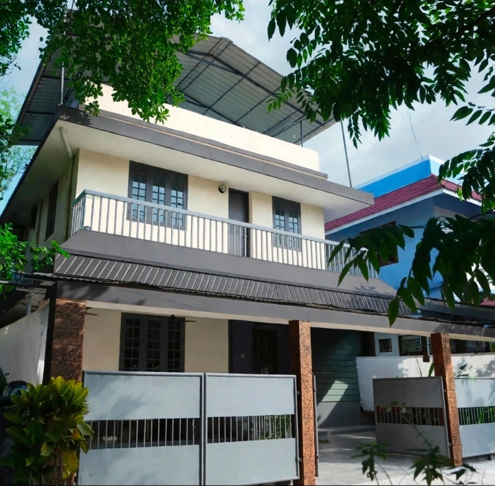 2bhk On 1st Flr 10 Min Drive From Lulu Mall Kochi - 