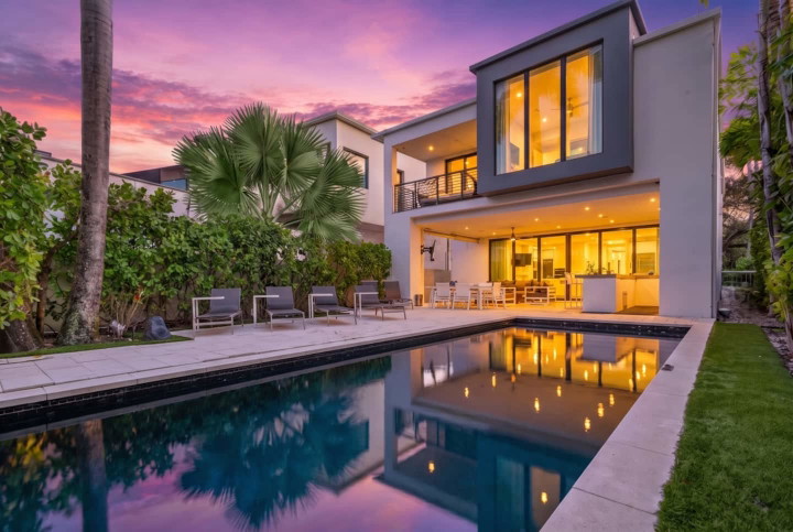 Luxe Waterfront Villa With Private Pool - Fort Lauderdale