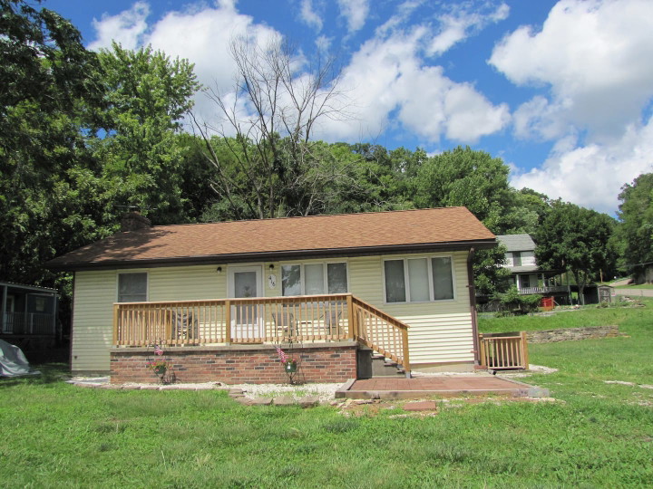 Clementine's Cottage - Grafton, IL