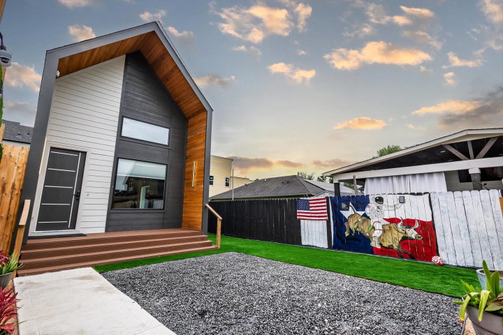 Knox Cabin Cozy Modern Hideway - Houston, TX