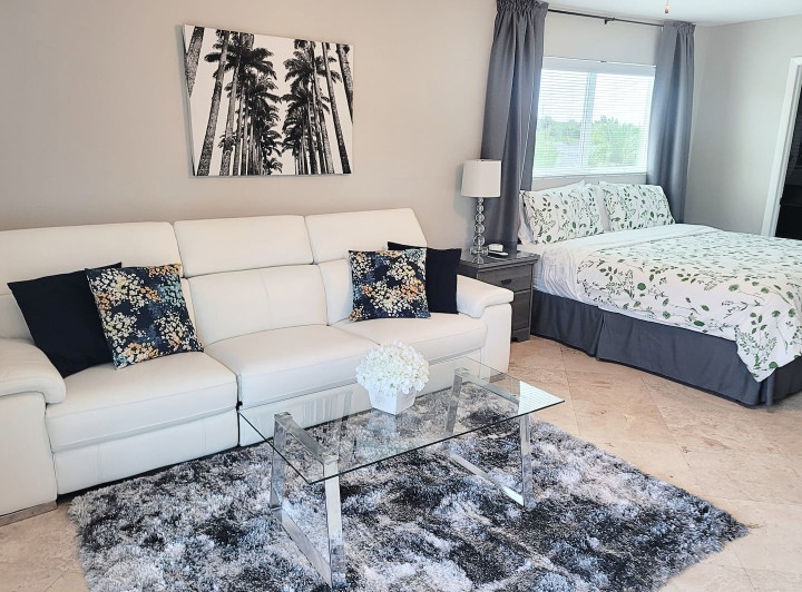 Comfy Studio *Quiet *Fast Wi-fi *Stand Up Desk - Margate, FL