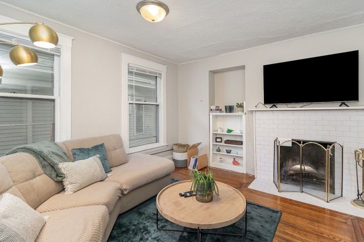 Beautiful Victorian 3 Bedroom - Minneapolis, MN