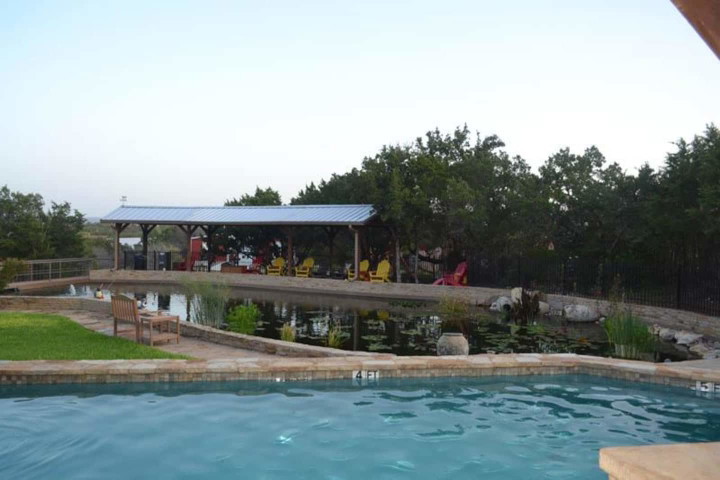 Large Lodge - Sleep 30  Pool, Hot Tub & Koi Pond - Texas