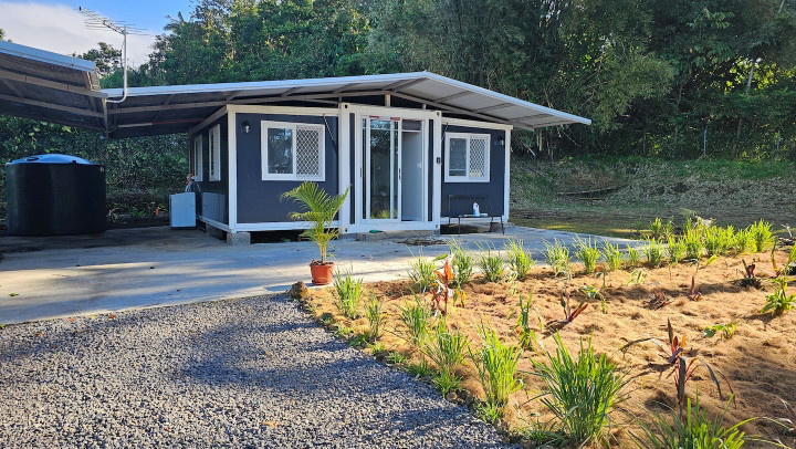 Peaceful Container Retreat Up The Mountain - Samoa