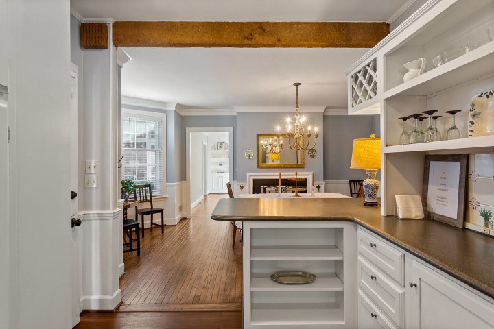 Buckhead Retreat In An Estate Setting-pet-friendly - Atlanta, GA