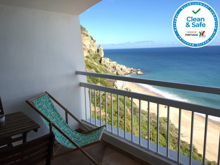 Apartment Over The Beach With Private Parking. - Sesimbra