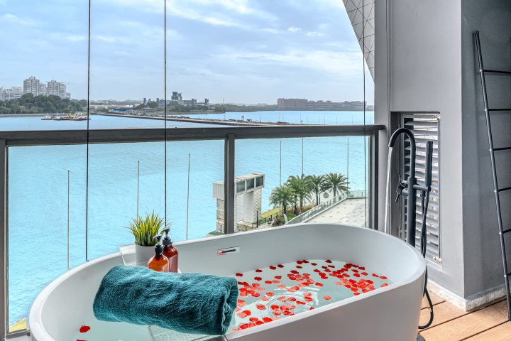 【Bathtub & Seaview】r&f Luxury Studio 26 - Bukit Batok