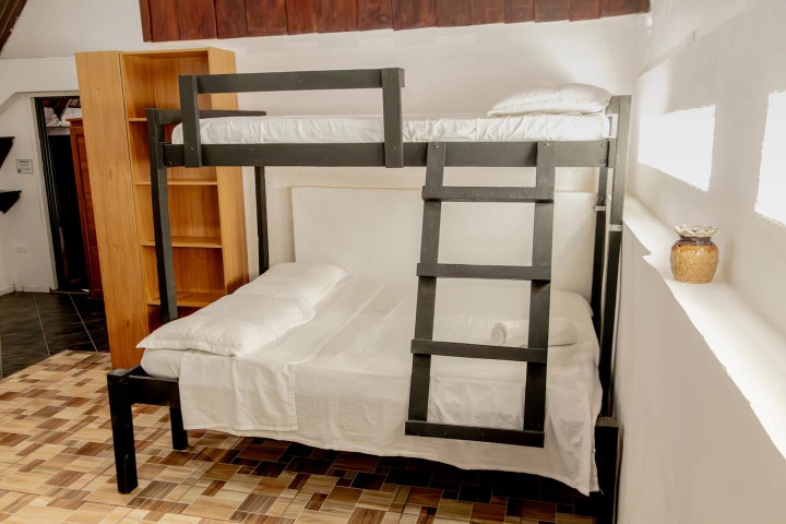 1 Bed In Shared Room- Ac - - Costa Rica