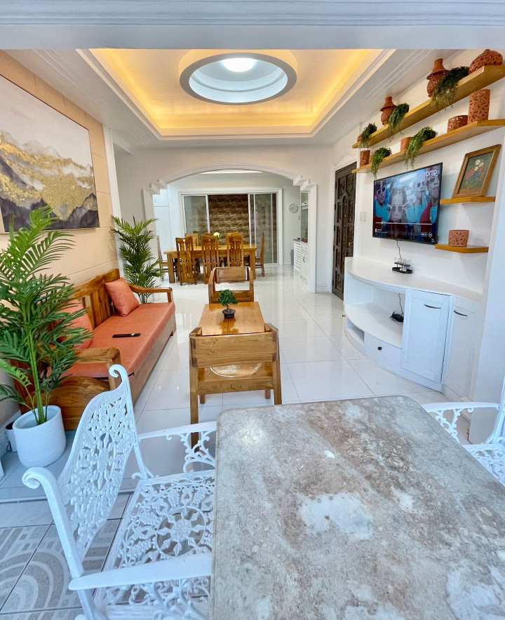Julesprime Location,extra Spacious,w/free Parking - Iloilo City