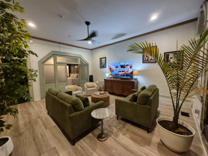 A Historic Downtown Stay At The Henry 3! - New Castle, IN