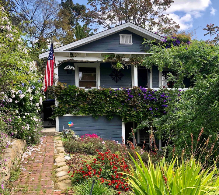 Cozy Vine-covered 1920's Cottage Style House - Los Angeles
