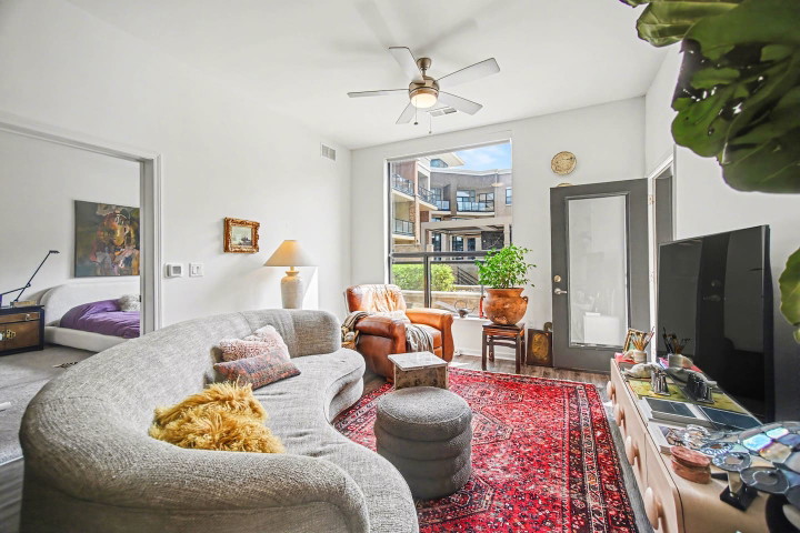 Beautiful Luxury Condo In Heart Of Overland Park - Overland Park, KS