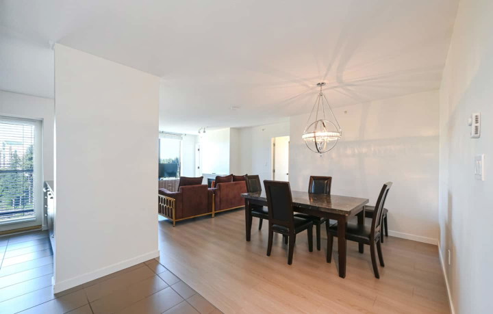 Suite En Centre-ville, Une Place De Stationnement - Port Coquitlam