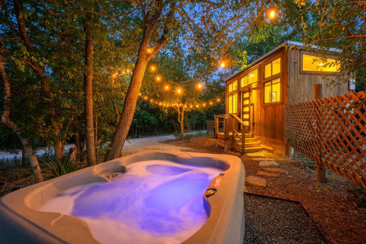 Selena | Tiny Home With Hot Tub, Grill & Fire Pit - Fredericksburg, TX