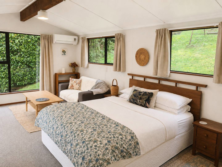 Valley View Cabin - Garden Retreat - Dunedin