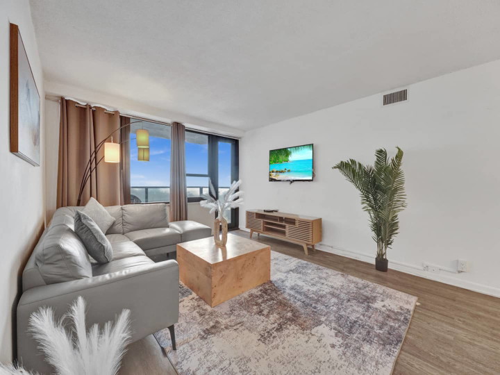 Amazing Ocean View Condo / 2bd Beach Resort / 606 - Miami Beach, FL