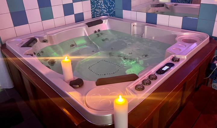 Logement De Ville Avec Spa Et Hammam - Bretagne