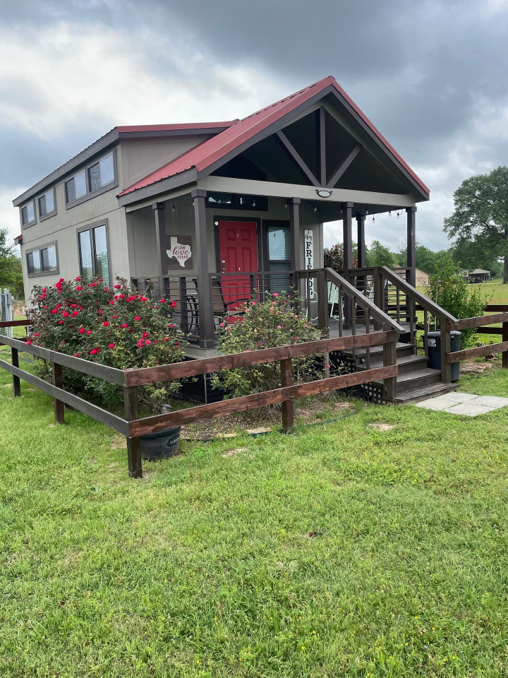 A&m Country Living Little Sunset - Navasota, TX