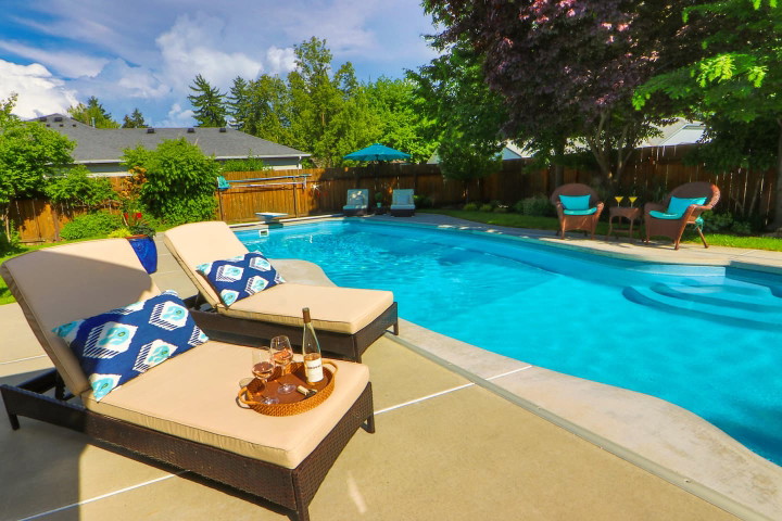 Heated Pool & Hot Tub - Walk To Town- Dog Friendly - State of Washington