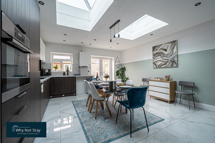 Stylish 5 Bed | Greenford | Central Line | Parking - Hounslow