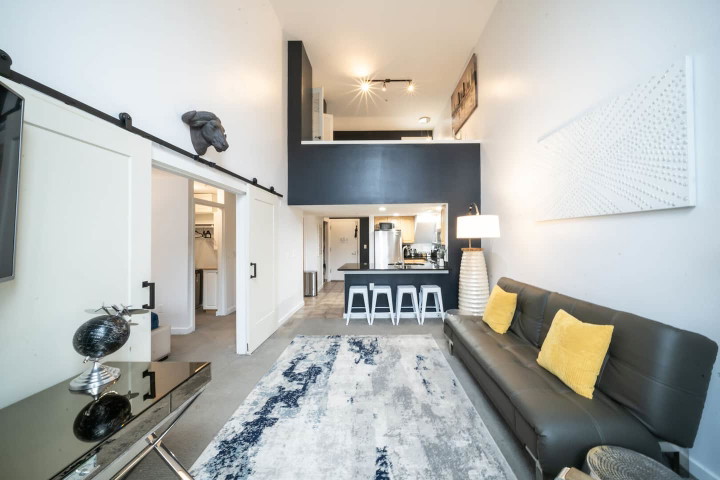 Modern Downtown Top Floor Penthouse With Bay Views - Seattle, WA