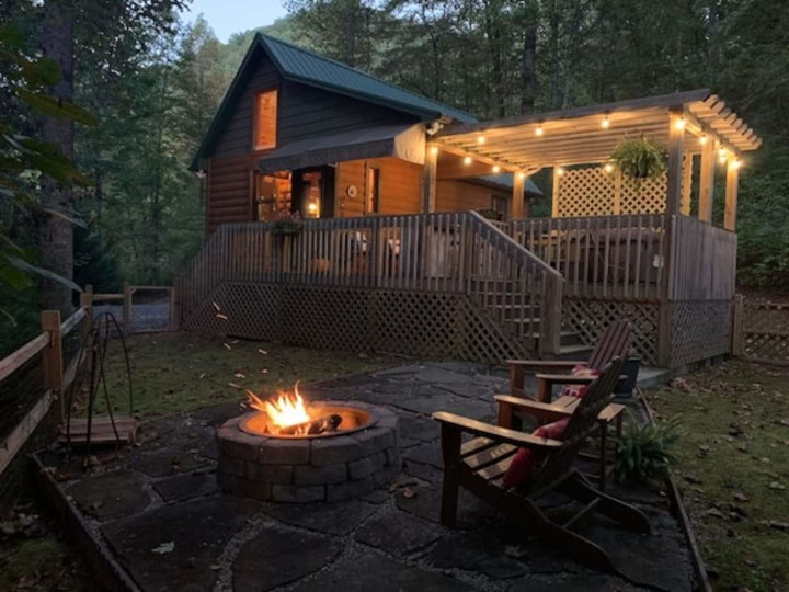 Cozy Mountain Getaway - Bear Paws Cabin - Bryson City, NC