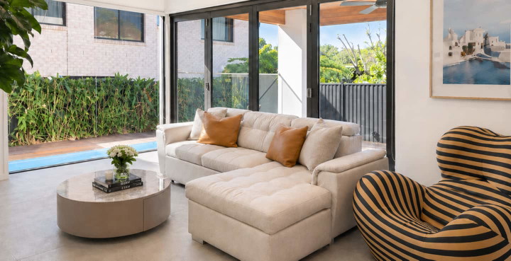 Chic Ryde Family Home With Lift & Kids Room - Hornsby