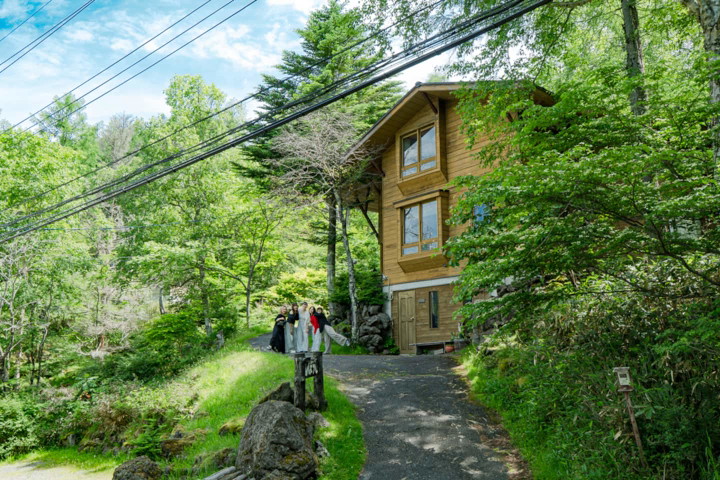 一棟貸し大型別荘/山ぼうし/屋根付Bbq場/サウナ/寝室11部屋/大浴槽/暖炉/スキー場徒歩5分 - Chino