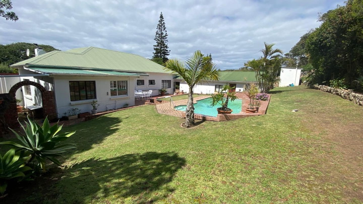 Family-friendly Escape With Pool & Flatlet - Port Alfred