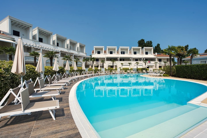 Modern Oasis With Swimming Pool Within Walking Distance Of The Sea - Eraclea Mare