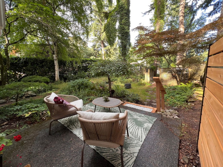 Wild Indigo Forest House: The Indigo Suite - Bowen Island