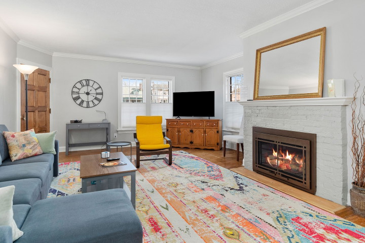 Central * Pristine * Fireplace * Parking * Dining - Fort Wayne, IN