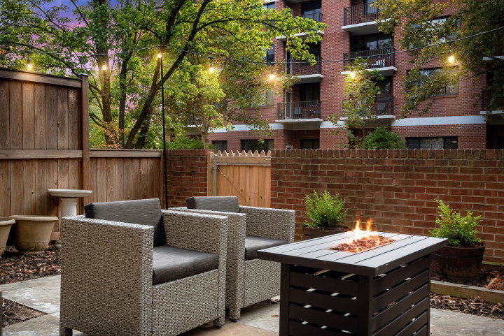 Luxurious Townhome In Arlington Kid-friendly - Falls Church, VA