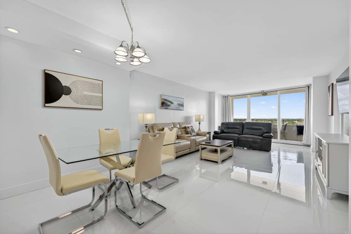 City Glow Suite - Fort Lauderdale