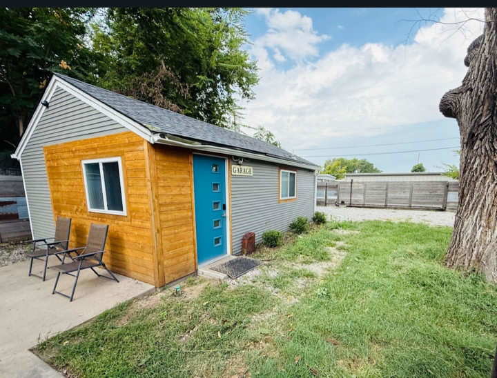 Private Kansas Ave Shop Styled Studio W/ Parking - Wichita, KS