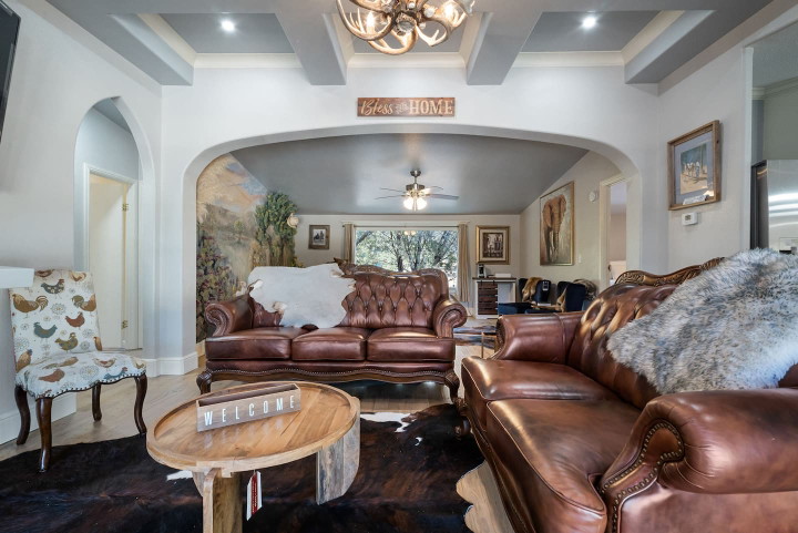Cozy House Located On 2.5 Acres In Granbury - Granbury, TX