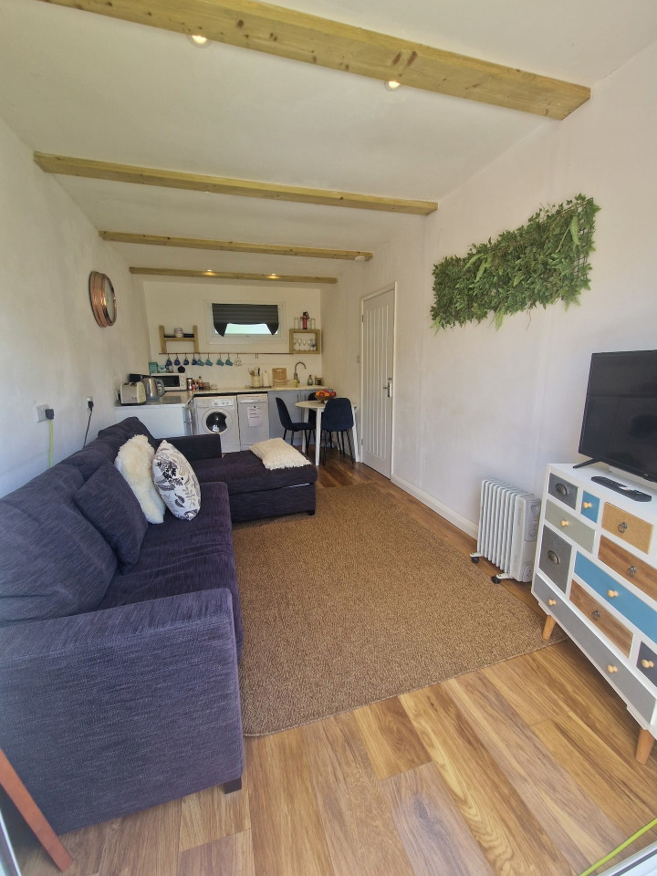 Lovely Garden Cabin, Parking On Driveway - Luton