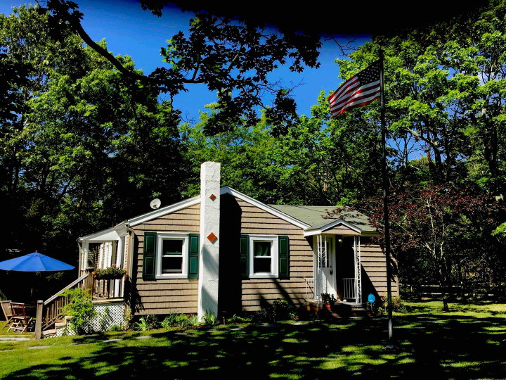 Hamptons Cozy Cottage - Riverhead, NY