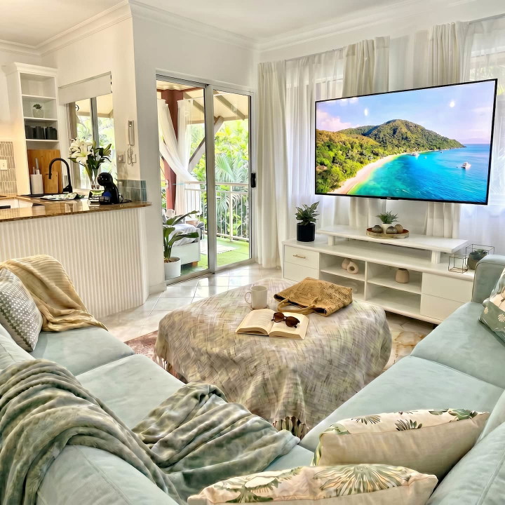 The Green Place | 2br Tropical Oasis Apt + 4 Pools - Australia