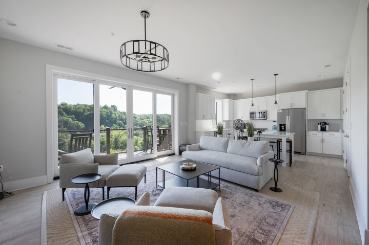 Luxury Downtown Loft | Balcony & Rooftop Bar - Virginia