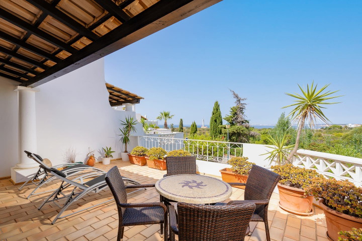 Walk-to-beach Apt With Ocean View - Ferragudo