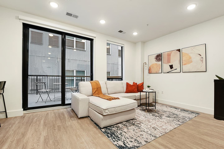 Modern Apt W/ Hulu, Gym & Parking Near Shopping - Pittsburgh, PA