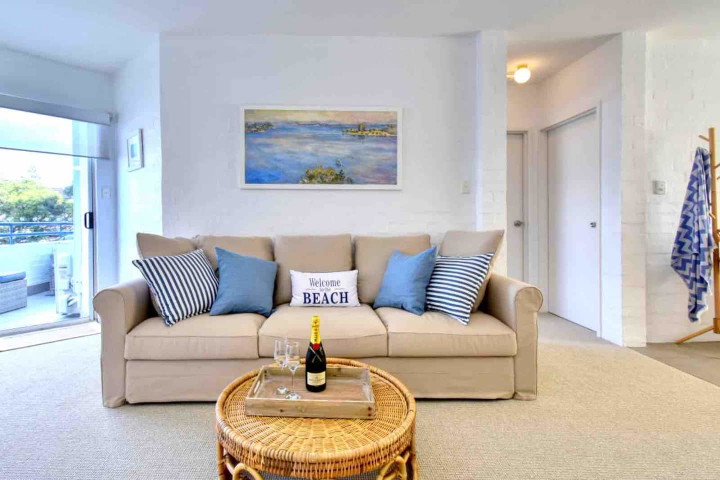 Contemporary Coastal Pad Seconds From Cott Beach - Cottesloe
