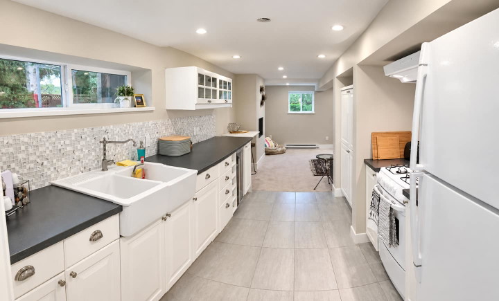 Private Suite Near Skytrain & Rocky Point - Coquitlam