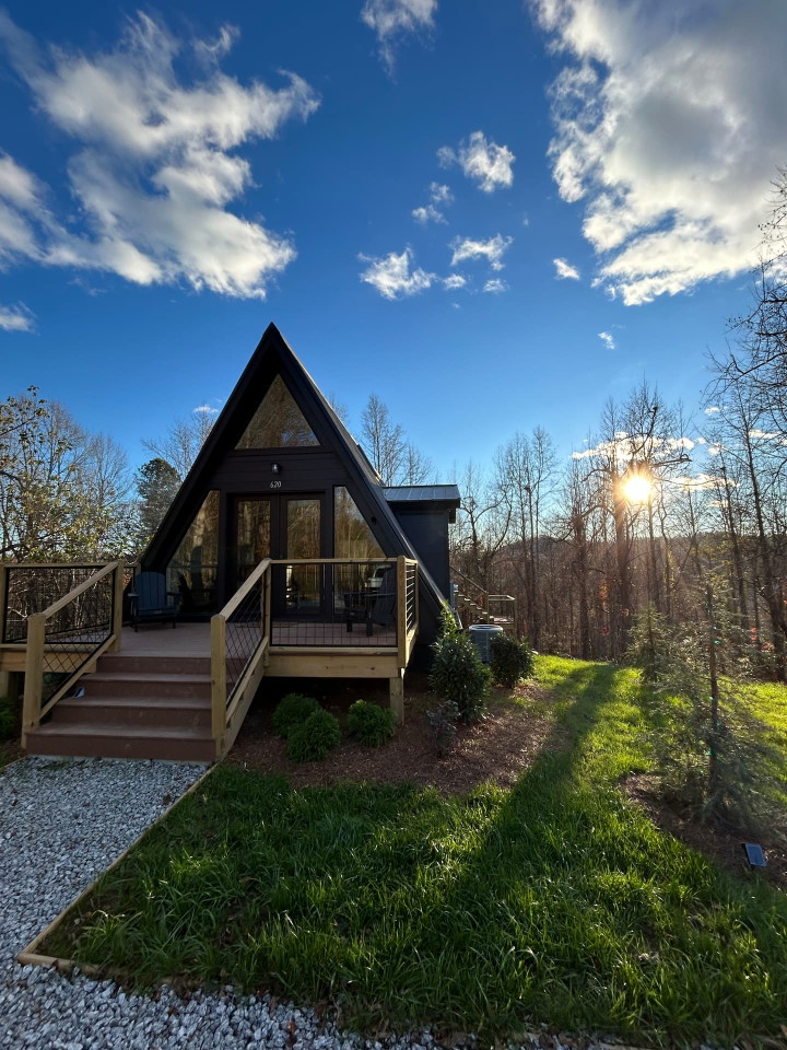 The Coop: New A-frame W/ Hot Tub, Fire Pit, Loft - Hendersonville, NC