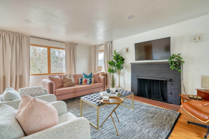 Mid-century Hillsdale Retreat - Portland, OR