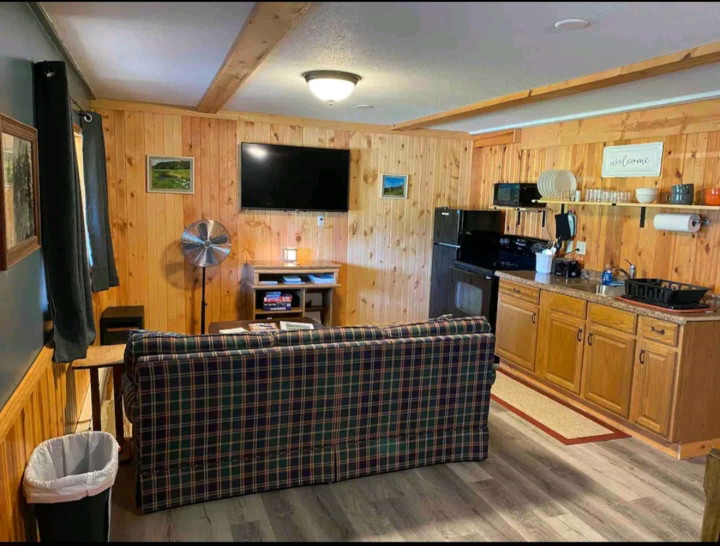 Decorah's Country Comfort Charm - Decorah, IA