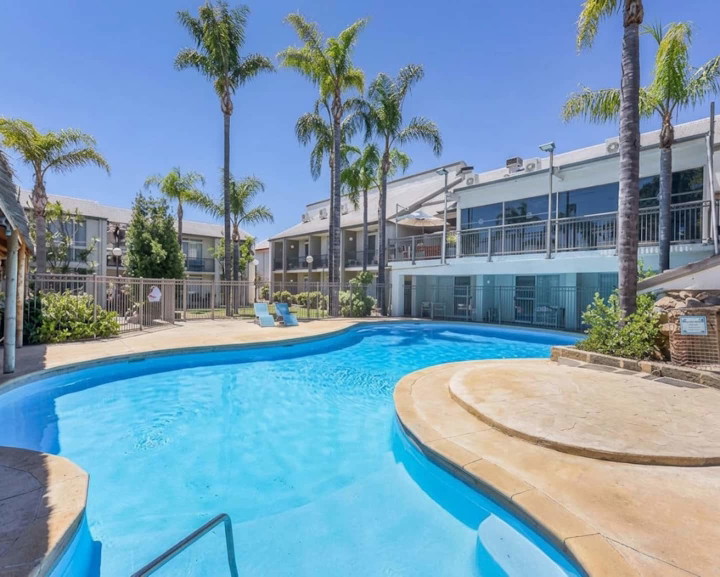 Silver Sands Apt | Direct Pool Access - Perth