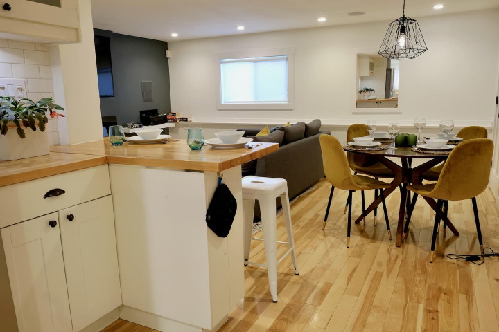 Modern & Charming 3br Suite In Character Home - Vancouver
