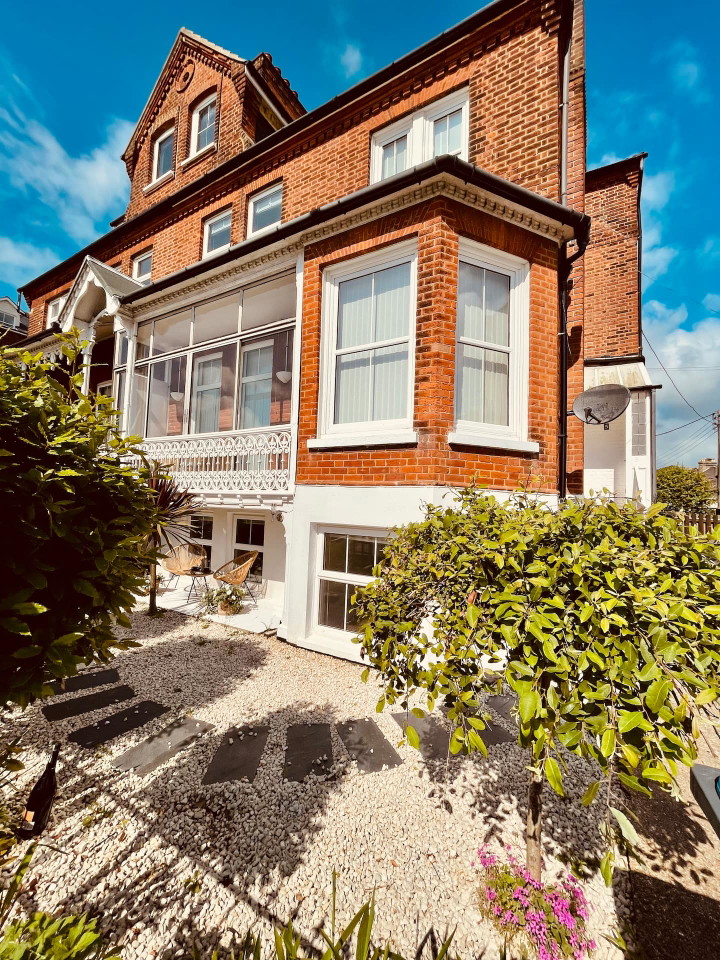 Gorgeous Beach House - Sea Views Sleeps Up To 12 - Felixstowe